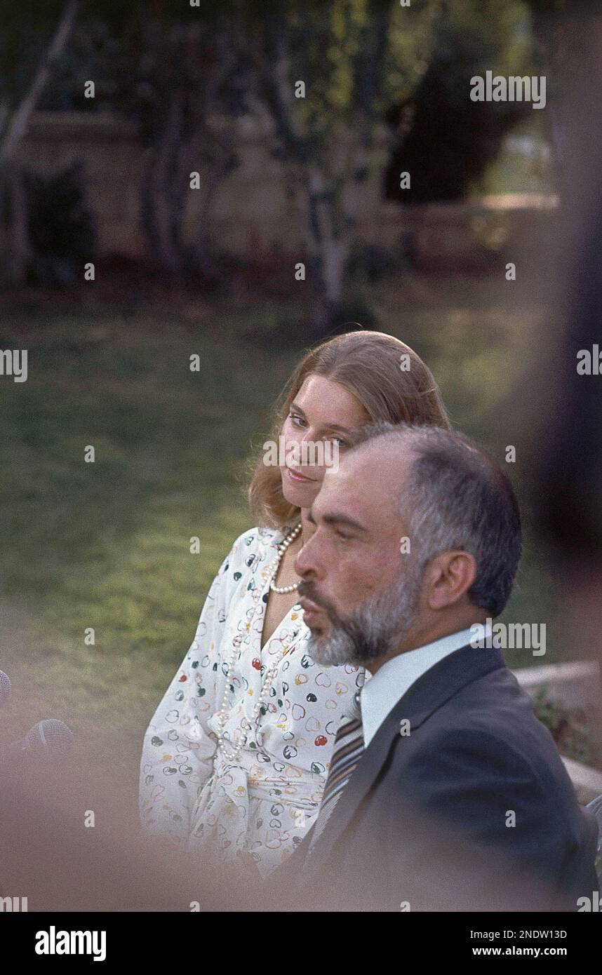 King Hussein of Jordan and his bride-to-be, Elizabeth Halaby pose in ...