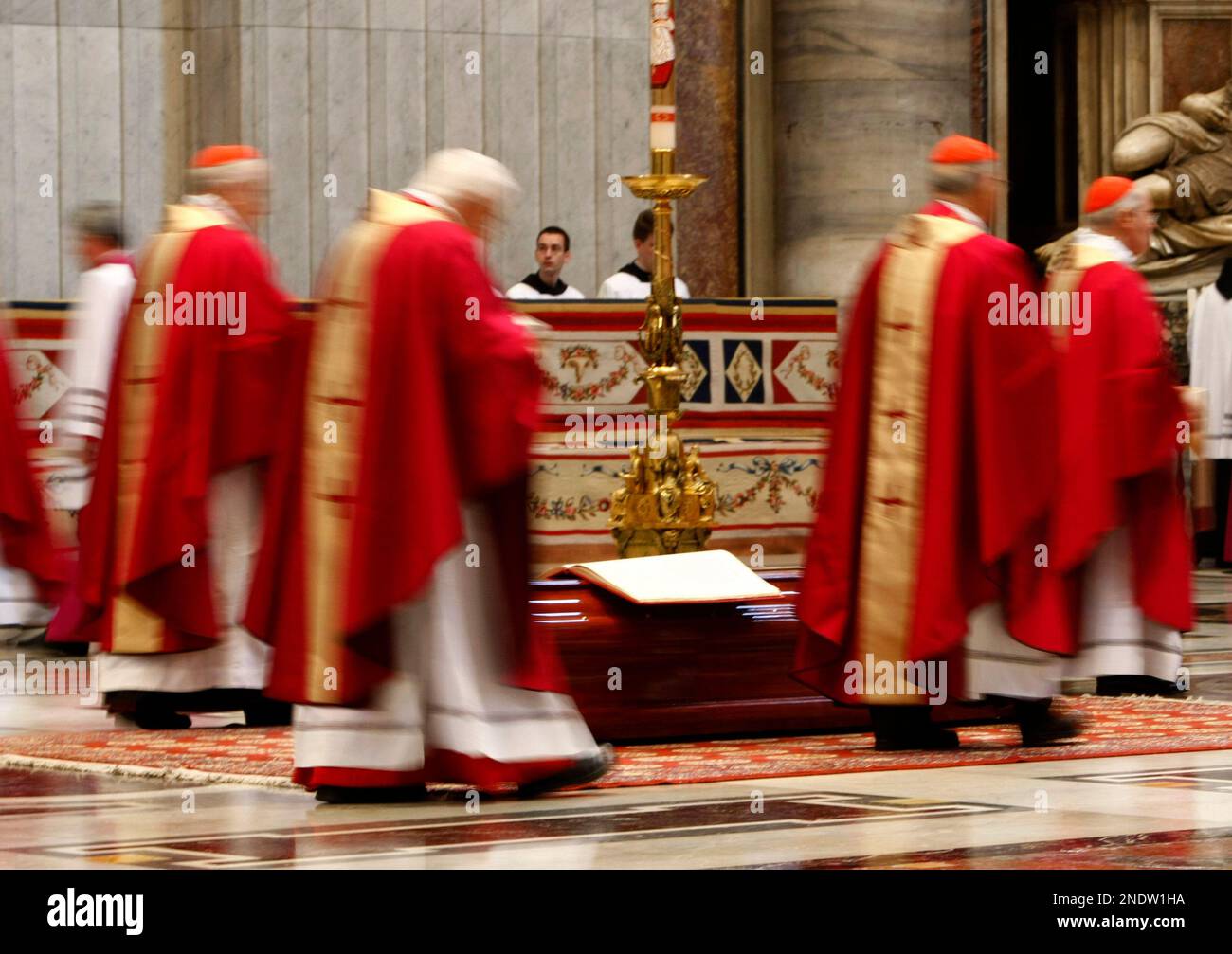 Cardinals pay their homage to late German Cardinal Paul Augustin Mayer ...