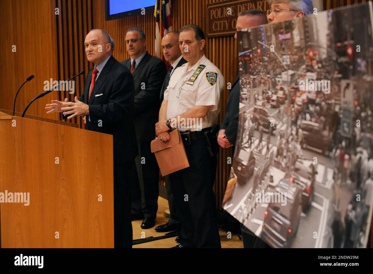 New York City Police Commissioner Ray Kelly discusses Saturday evening ...