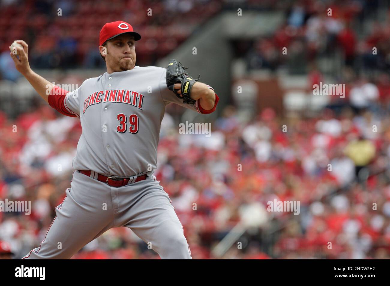 Cincinnati Reds starting pitcher Aaron Harang throws during a baseball ...