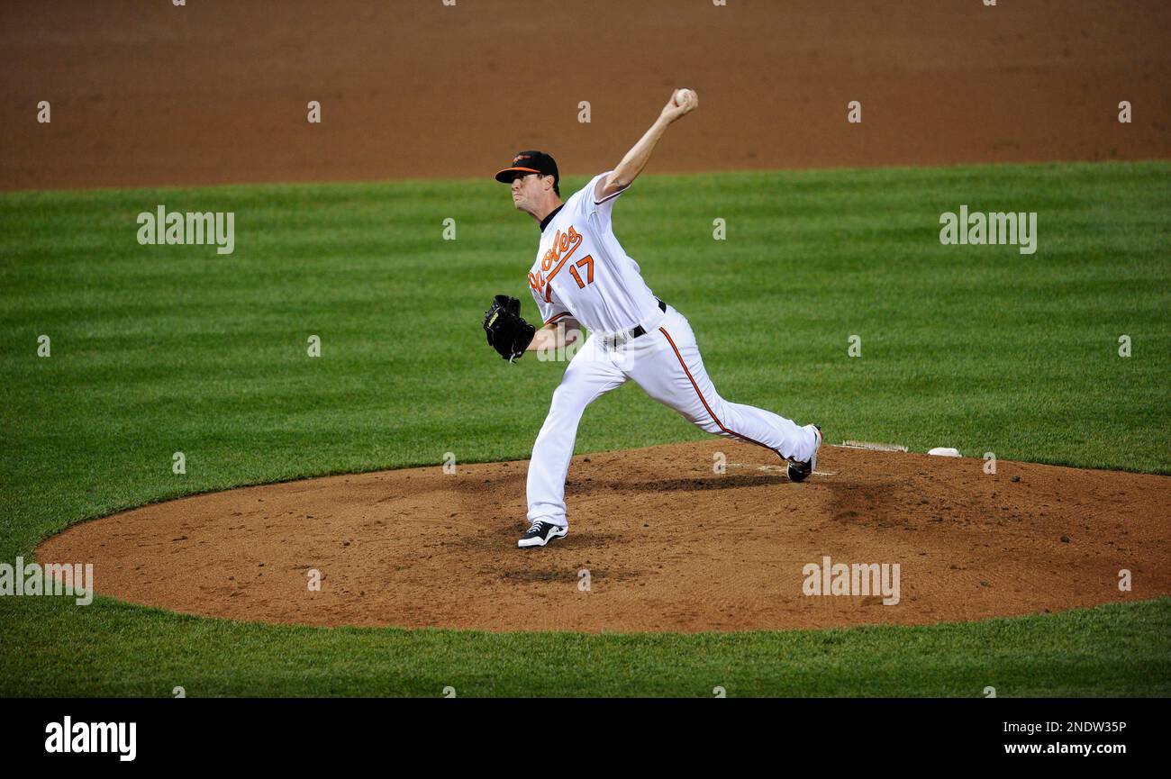 Baltimore Orioles starting pitcher Brian Matusz (17) delivers a pitch ...