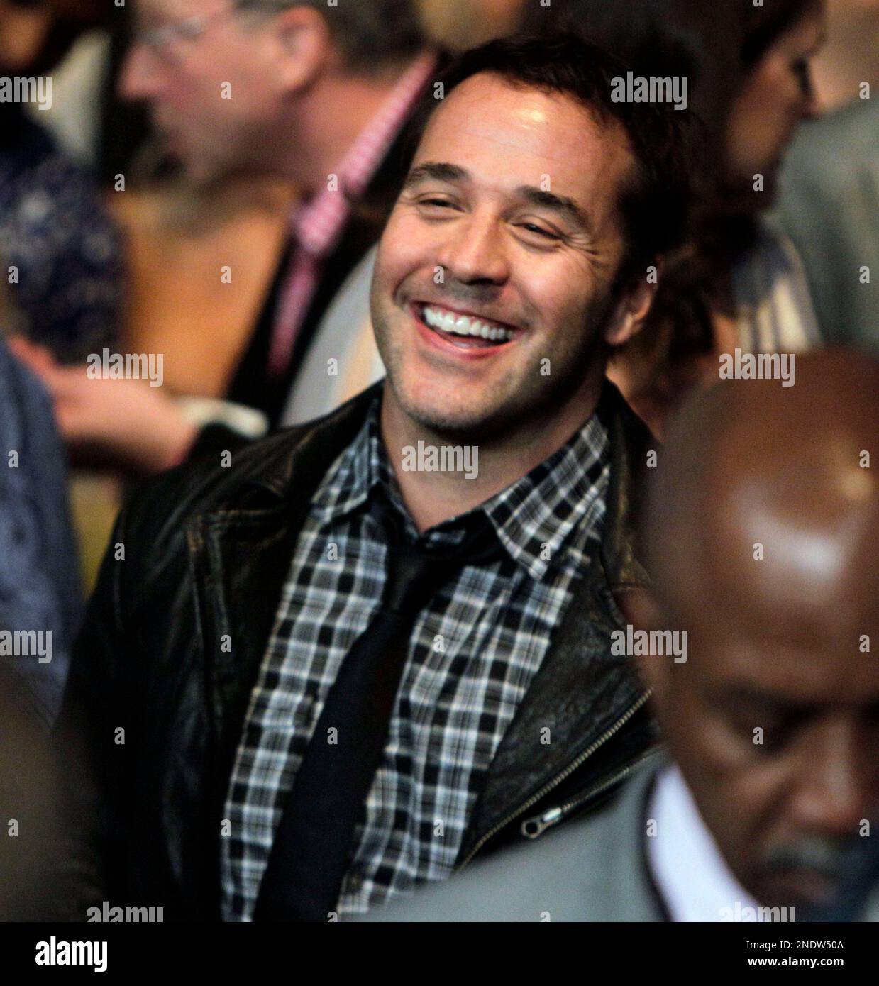 Actor Jeremy Piven is seen before the Floyd Mayweather Jr., Shane ...