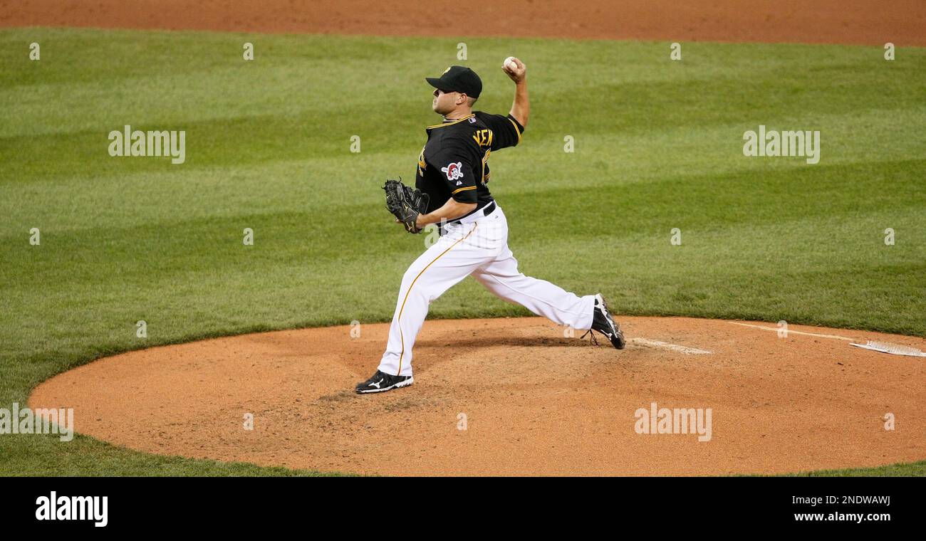 Pittsburgh Pirates relief pitcher Evan Meek (47) plays in the baseball ...