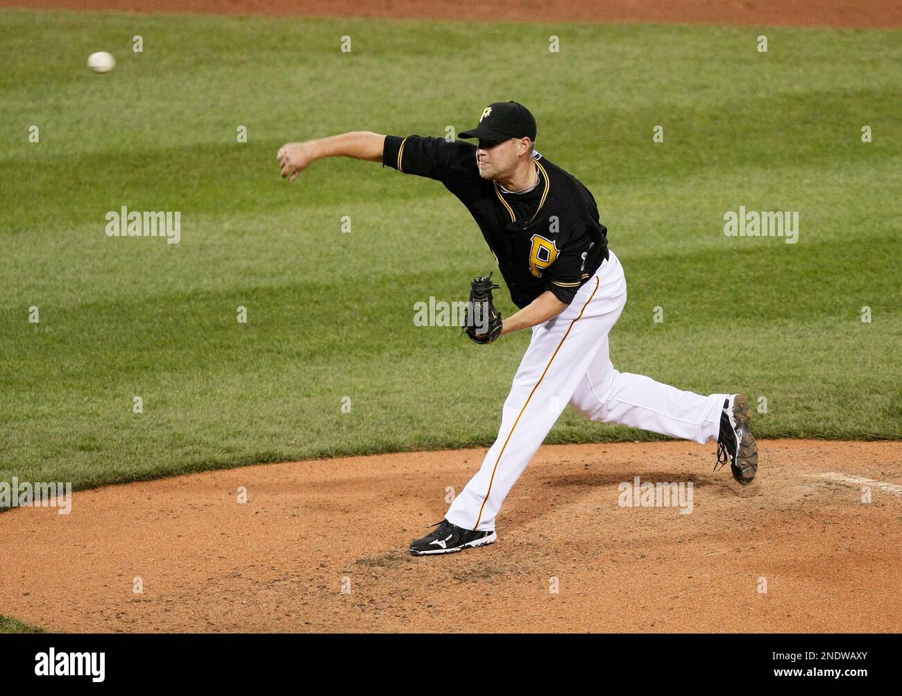 Pittsburgh Pirates relief pitcher Evan Meek (47) plays in the baseball ...