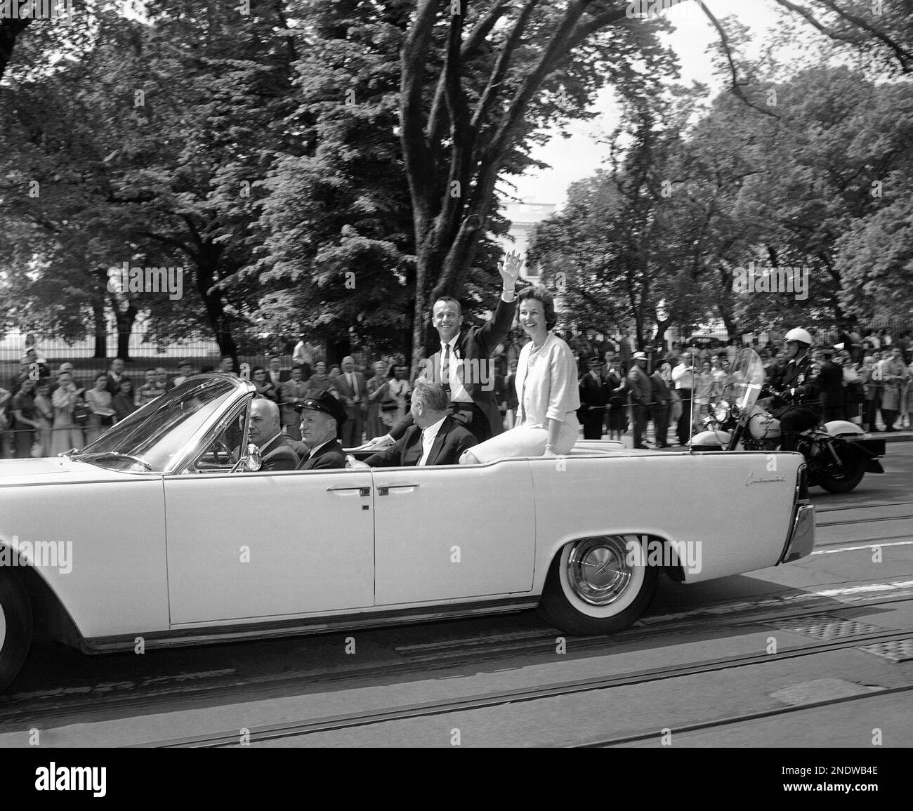Alan B. Shepard, Jr., the nation’s firs space man, and his wife Louise ...