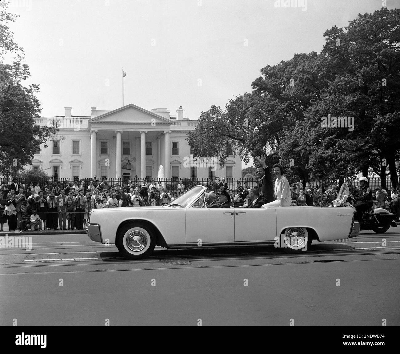 Alan B. Shepard, Jr., the nation’s firs space man, and his wife Louise ...