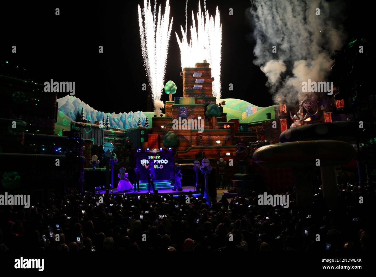 Super mario world california hi-res stock photography and images - Alamy