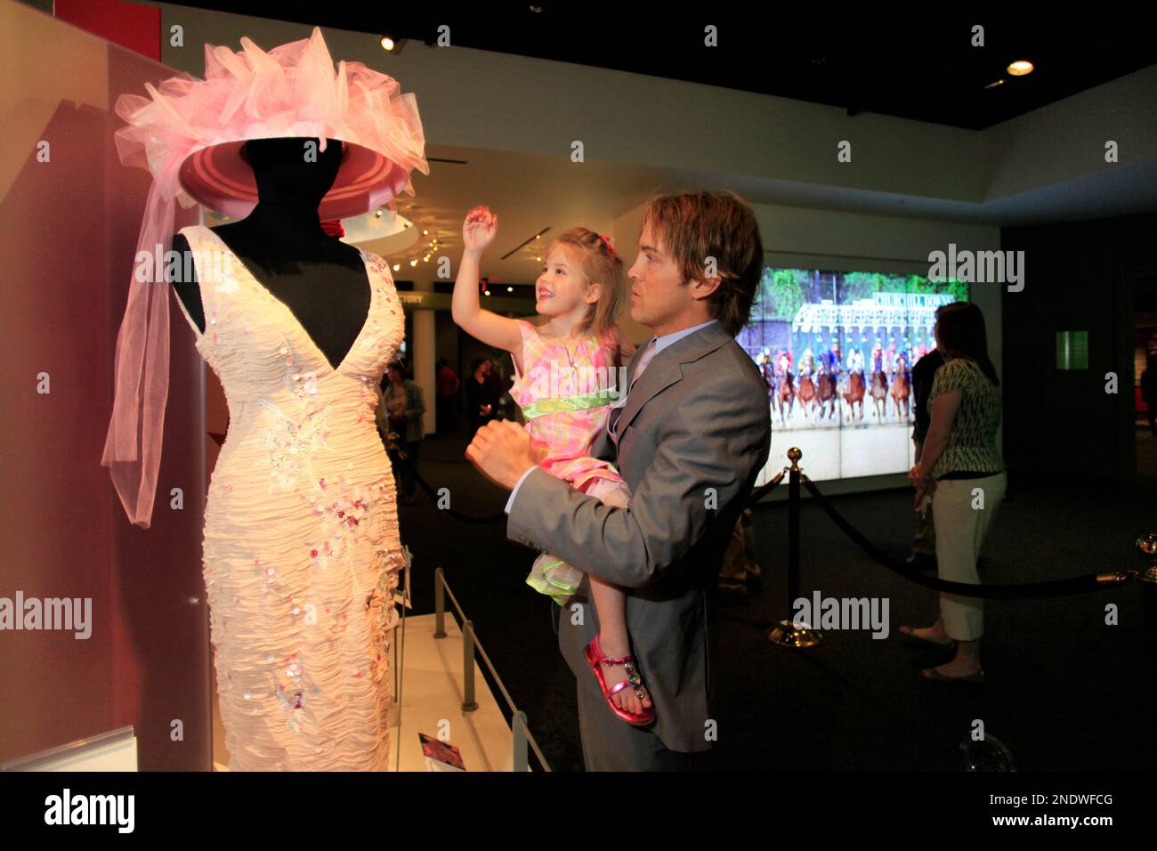 Larry Berkhead and daughter Dannielynn look at the dress of Anna Nicole ...