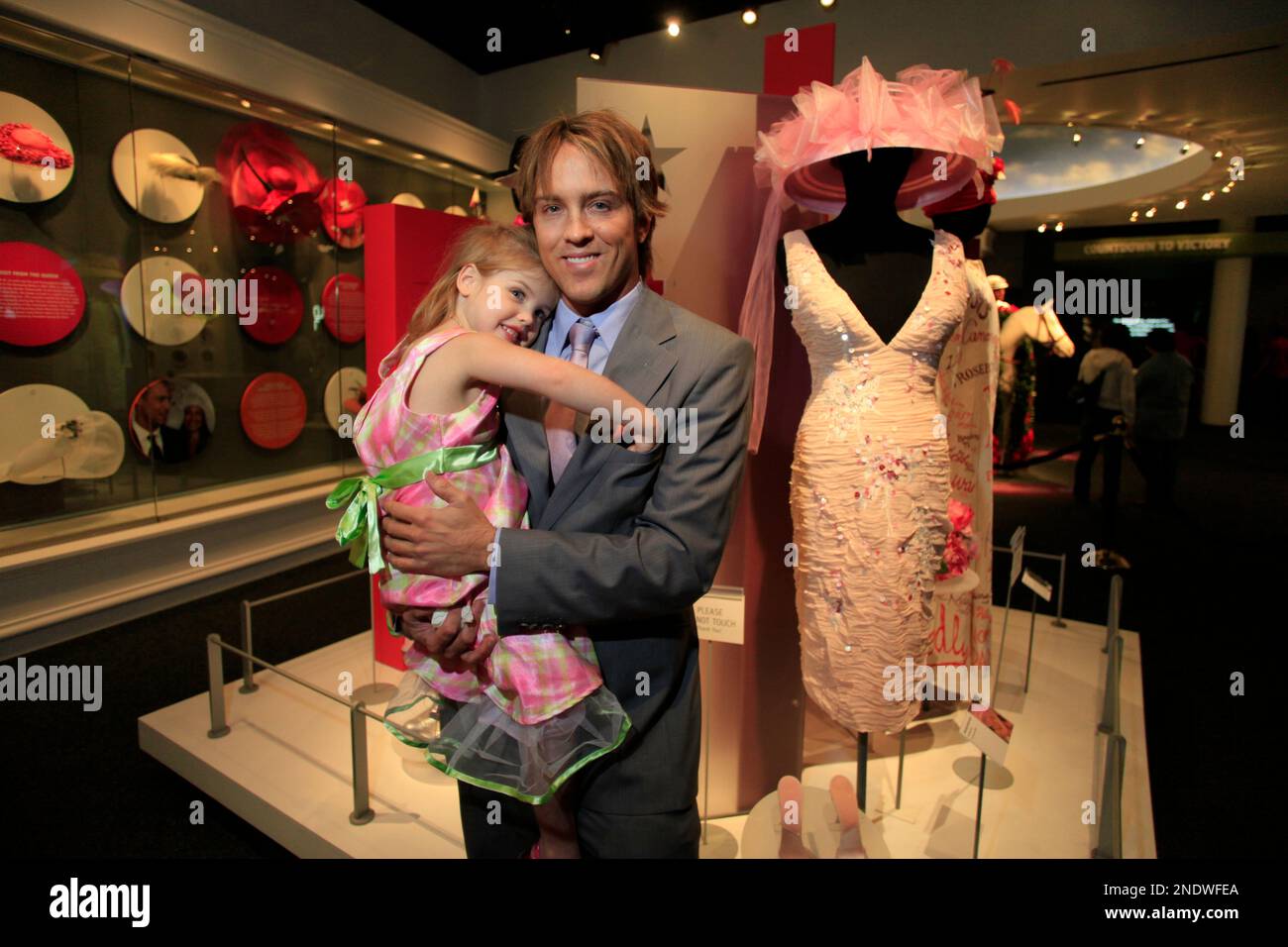Larry Berkhead and daughter Dannielynn look at the dress of Anna Nicole ...