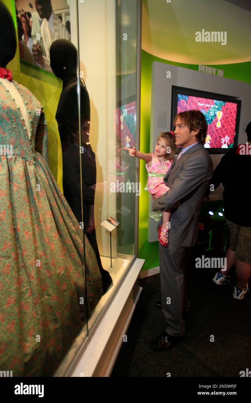 Larry Berkhead and daughter Dannielynn look at a dress of Anna Nicole ...