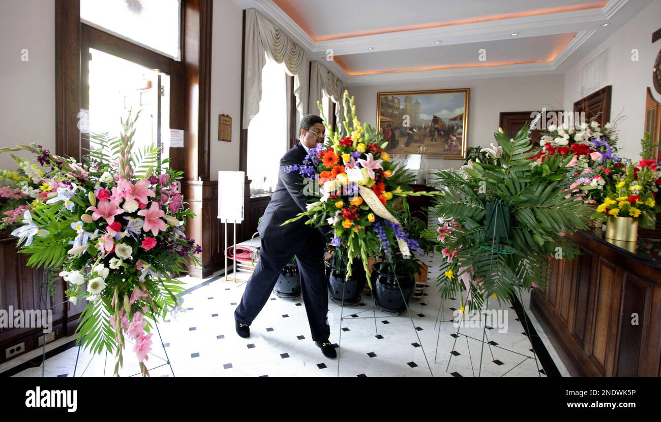 Floral tributes for the late civil rights heroine Dorothy Height are ...