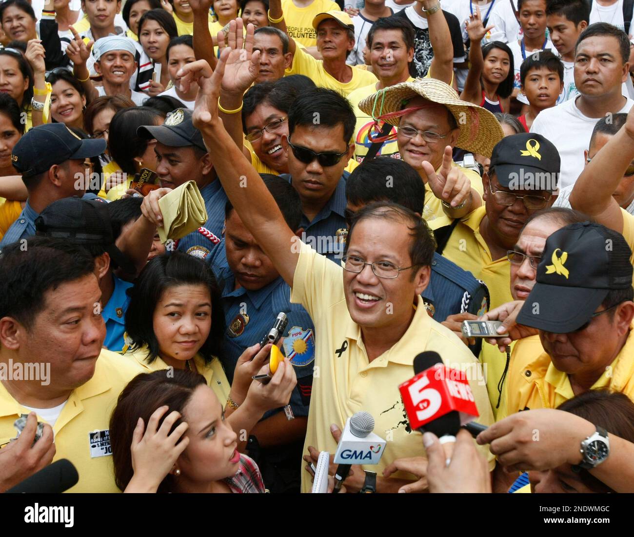 Presidential candidate Sen. Benigno "Noynoy" Aquino III flashes the "L ...