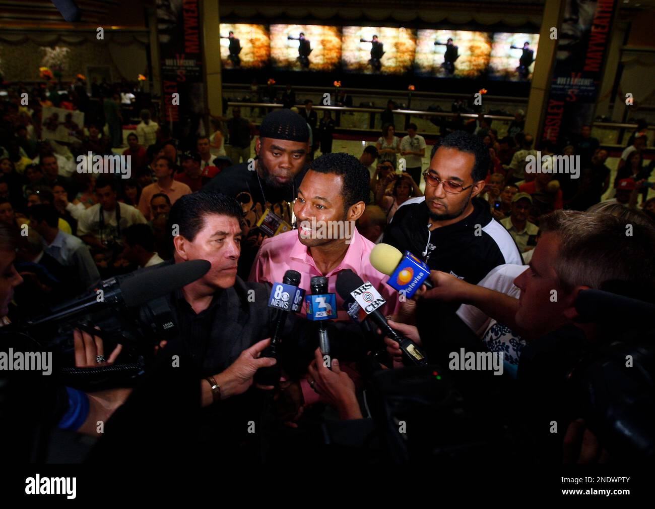 Boxer Shane Mosley arrives at the MGM Grand on Tuesday, April 27, 2010 ...