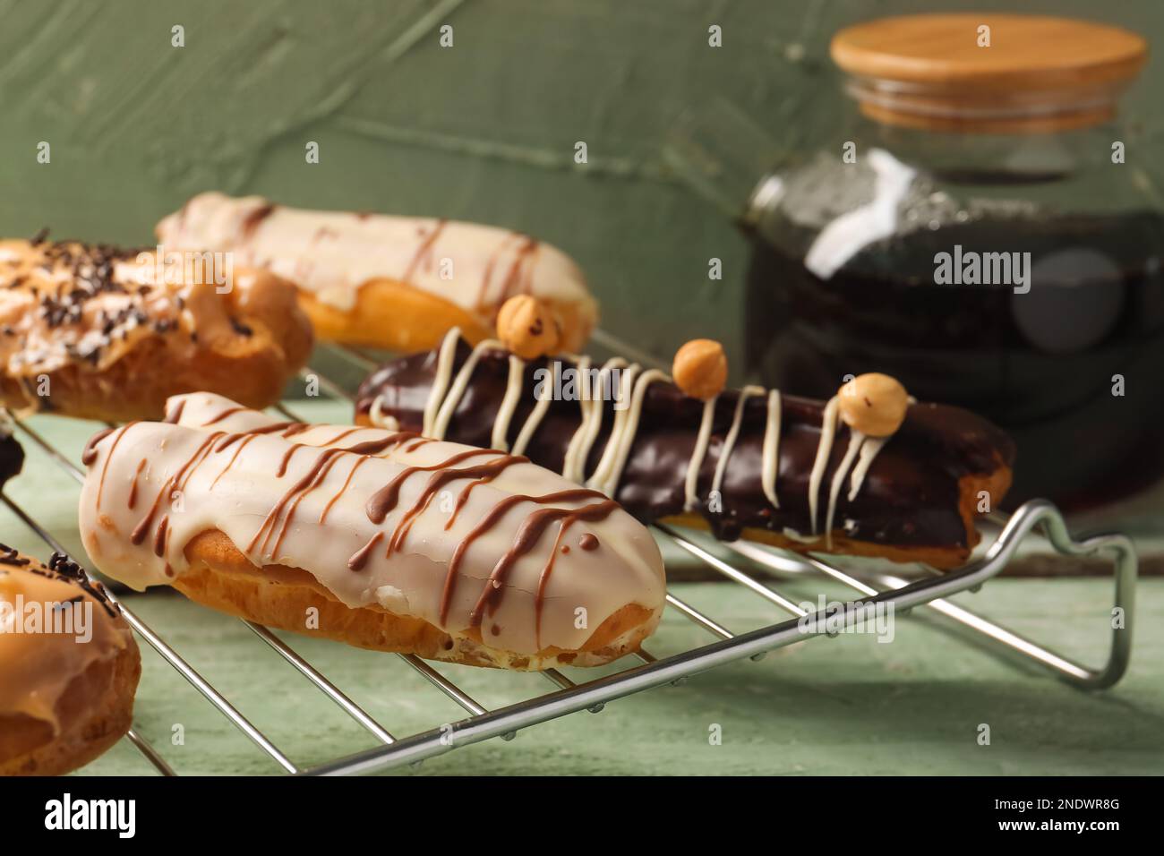 Green eclairs hi-res stock photography and images - Alamy