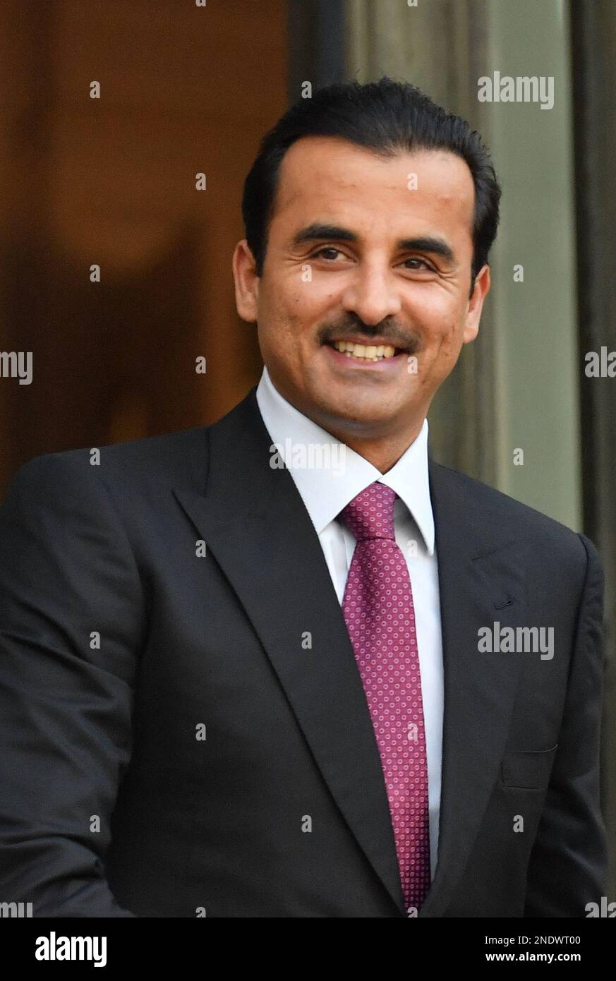 Qatar's Emir Sheikh Tamim bin Hamad al-Thani arrives at the ...