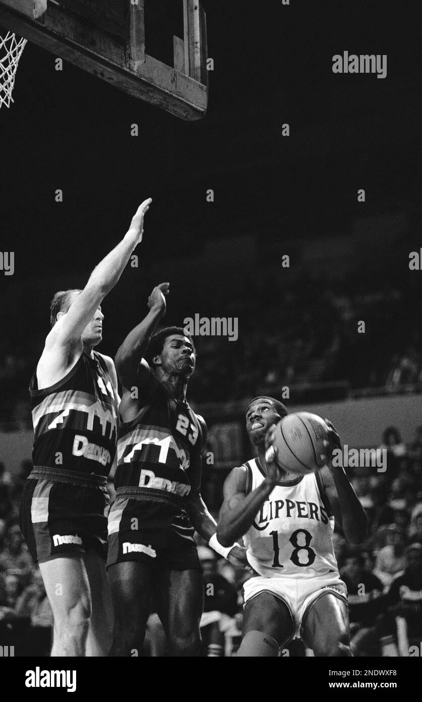 Denver Nuggets Dan Issel, left, (44) and T.R Dunn (23) team up to ...