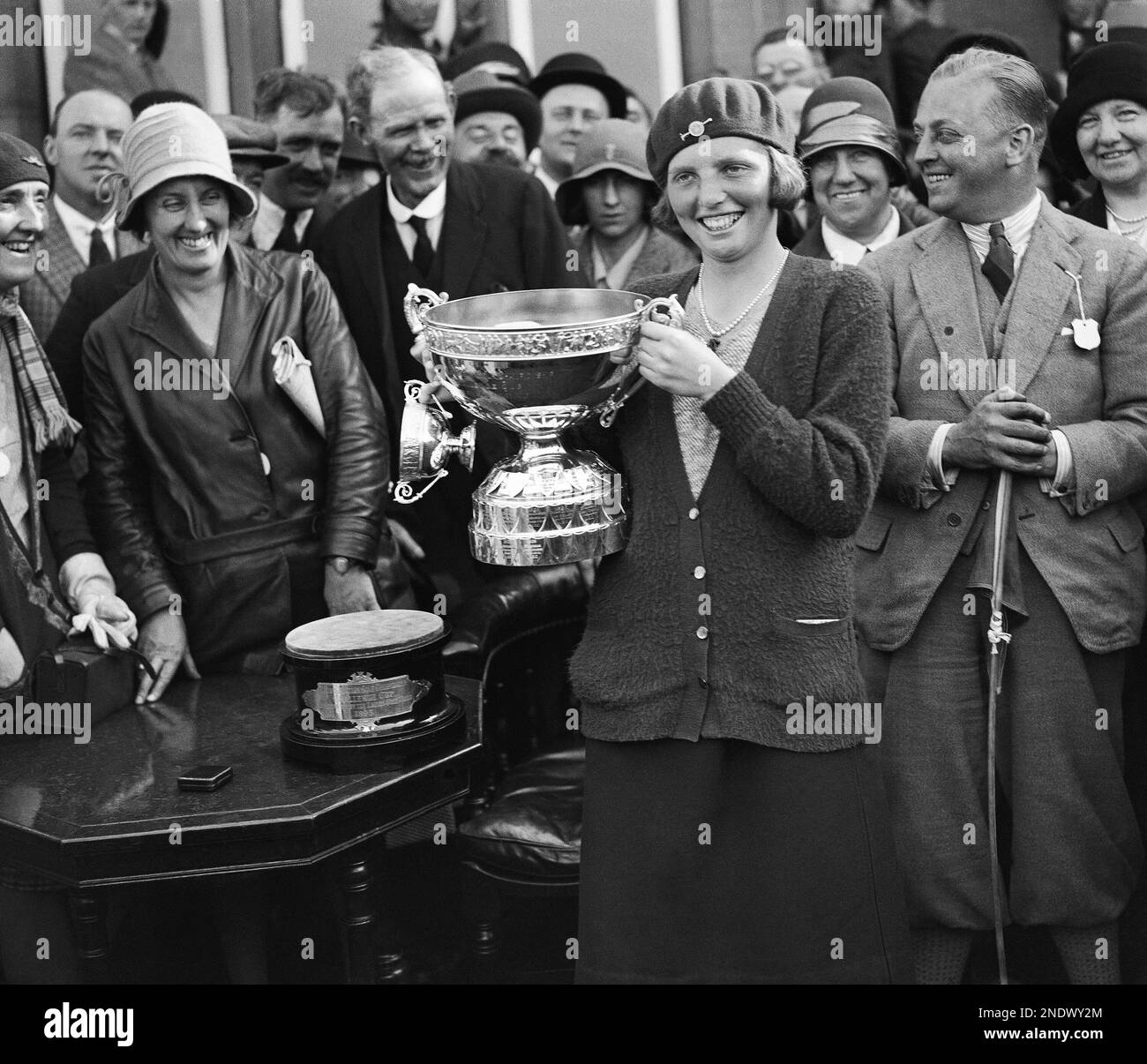 Britain's Diana Fishwick poses with trophy after beating the American ...