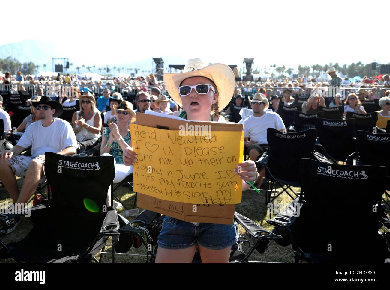 Fans cheer in the crowd at Stagecoach country music festival in Indio ...