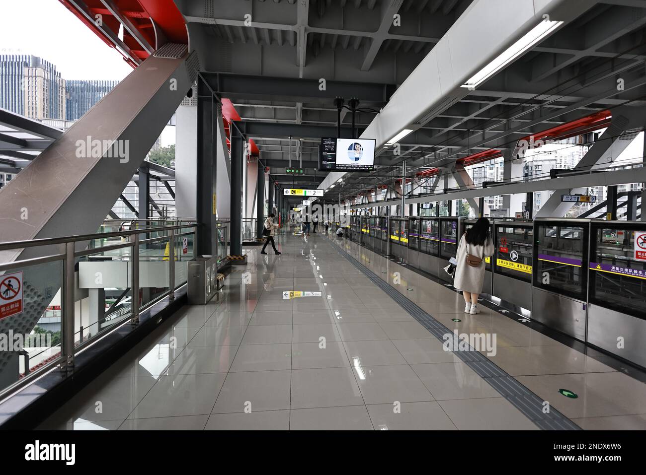 China's first metro station built on the river-crossing bridge ...
