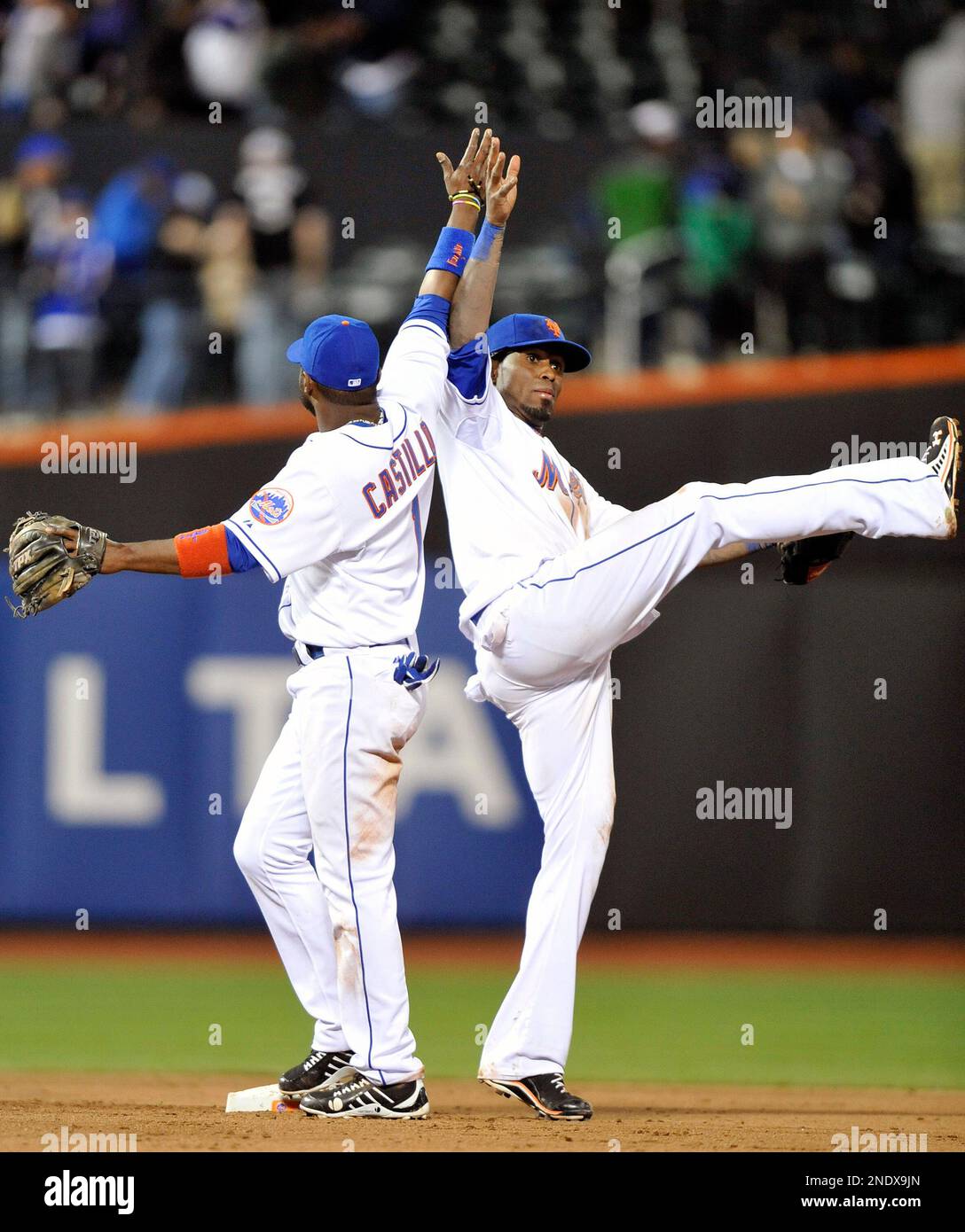 New York Mets' Luis Castillo , left, and Jose Reyes celebrate their 5-2 ...