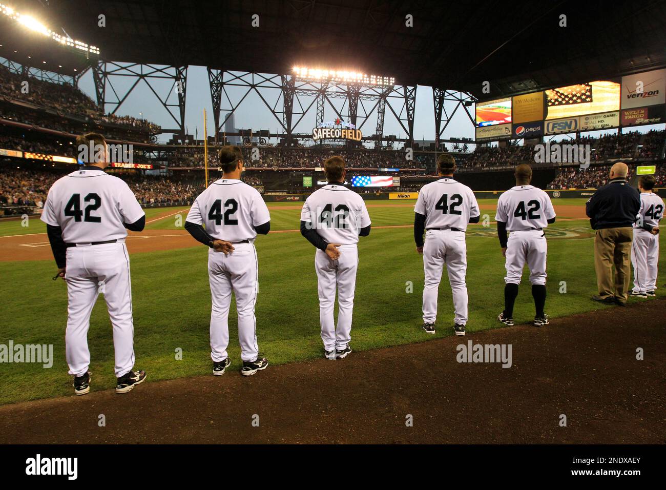 Seattle Mariners, wearing number 42 in honor of Jackie Robinson Day ...