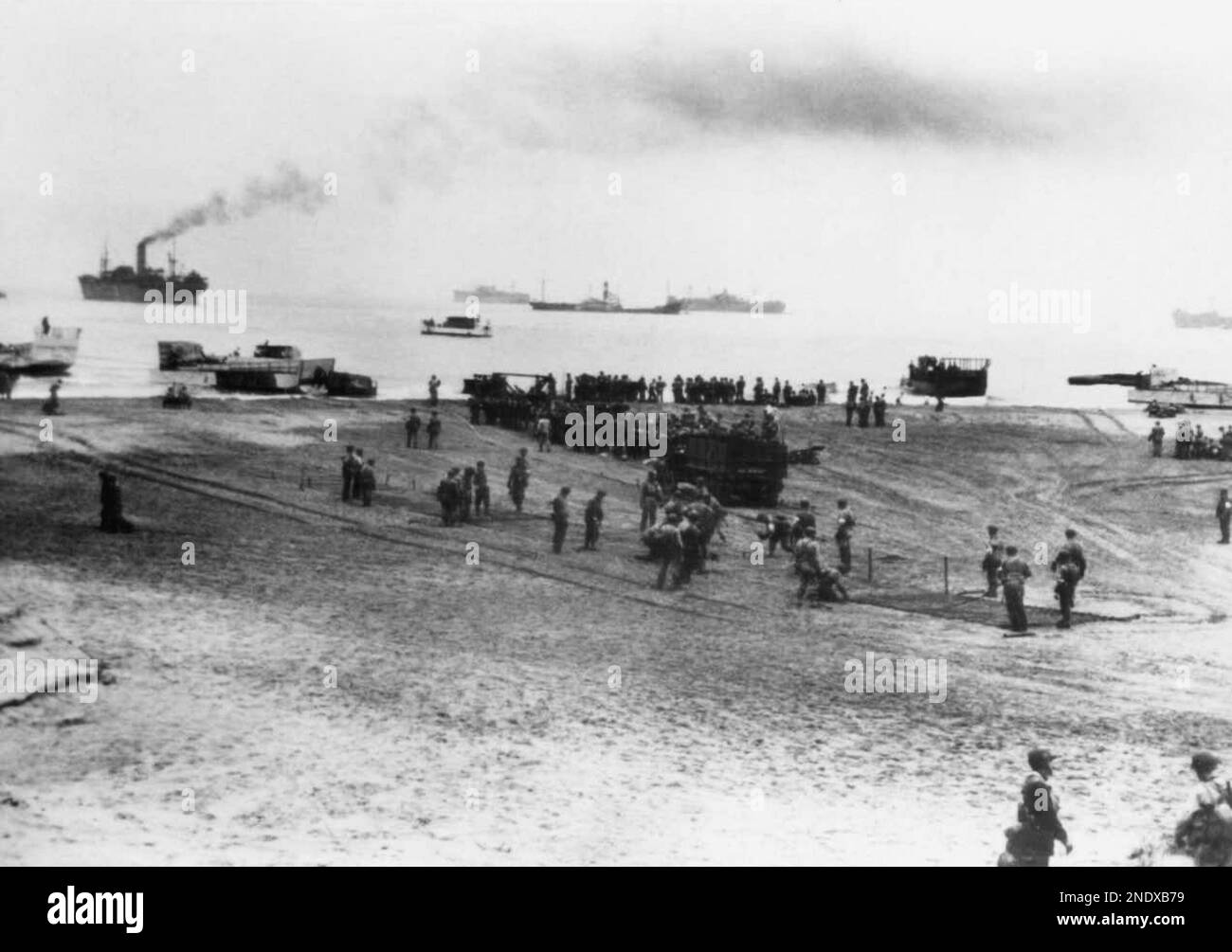 British and American troops, including II Corps units unloaded ...
