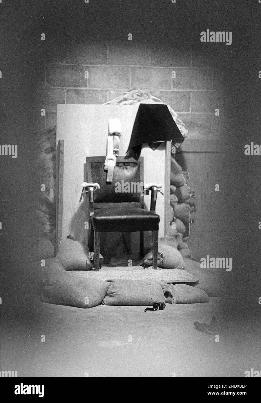 FILE - This Jan. 17, 1977 file photo shows the view through a rifle ...