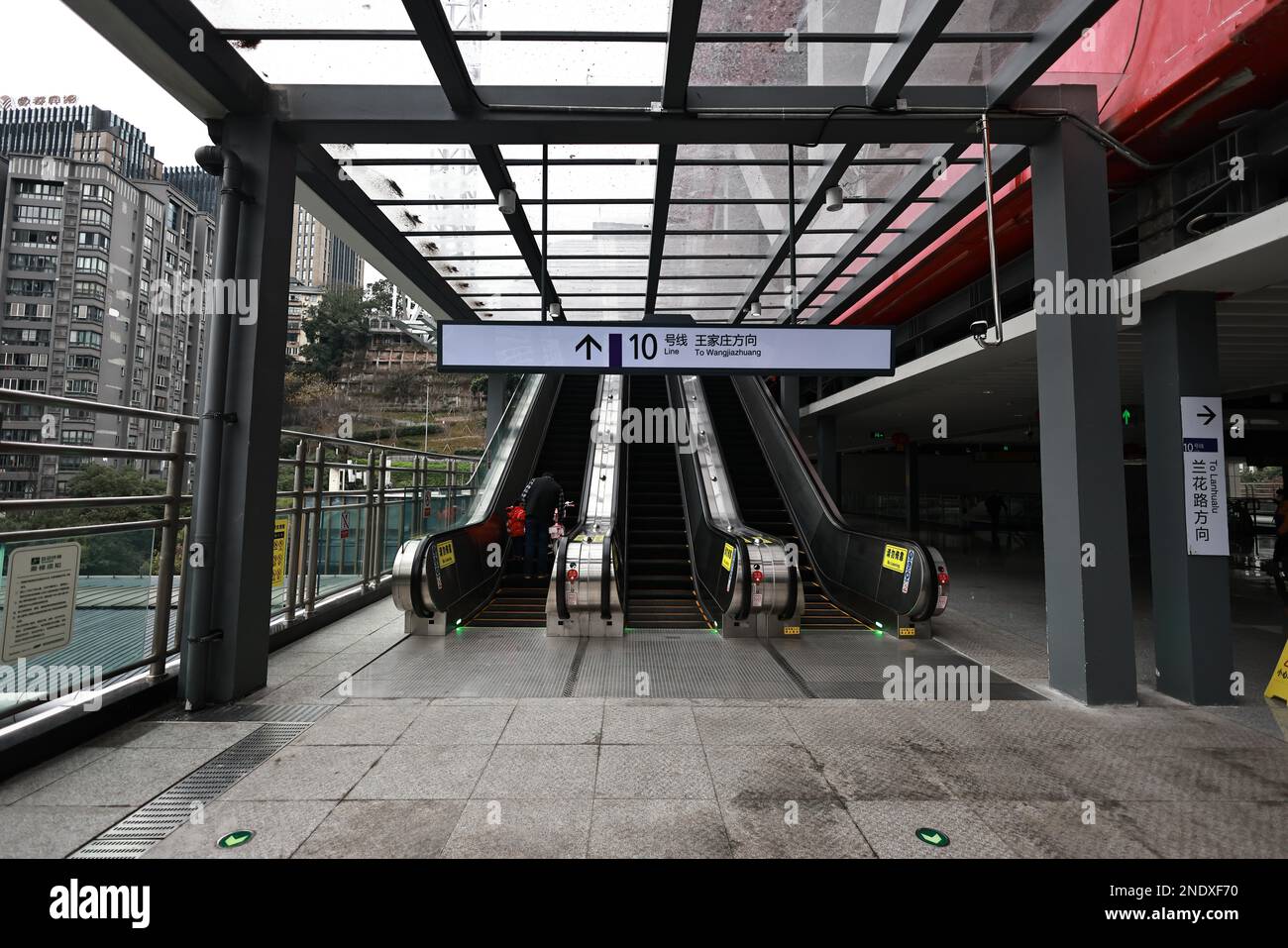 China's first metro station built on the river-crossing bridge ...