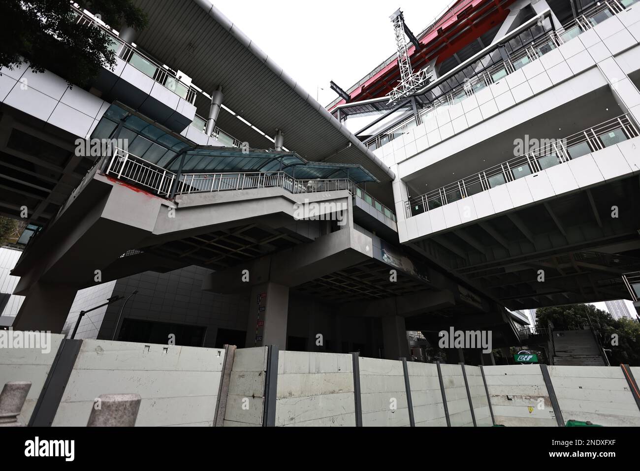 China's first metro station built on the river-crossing bridge ...