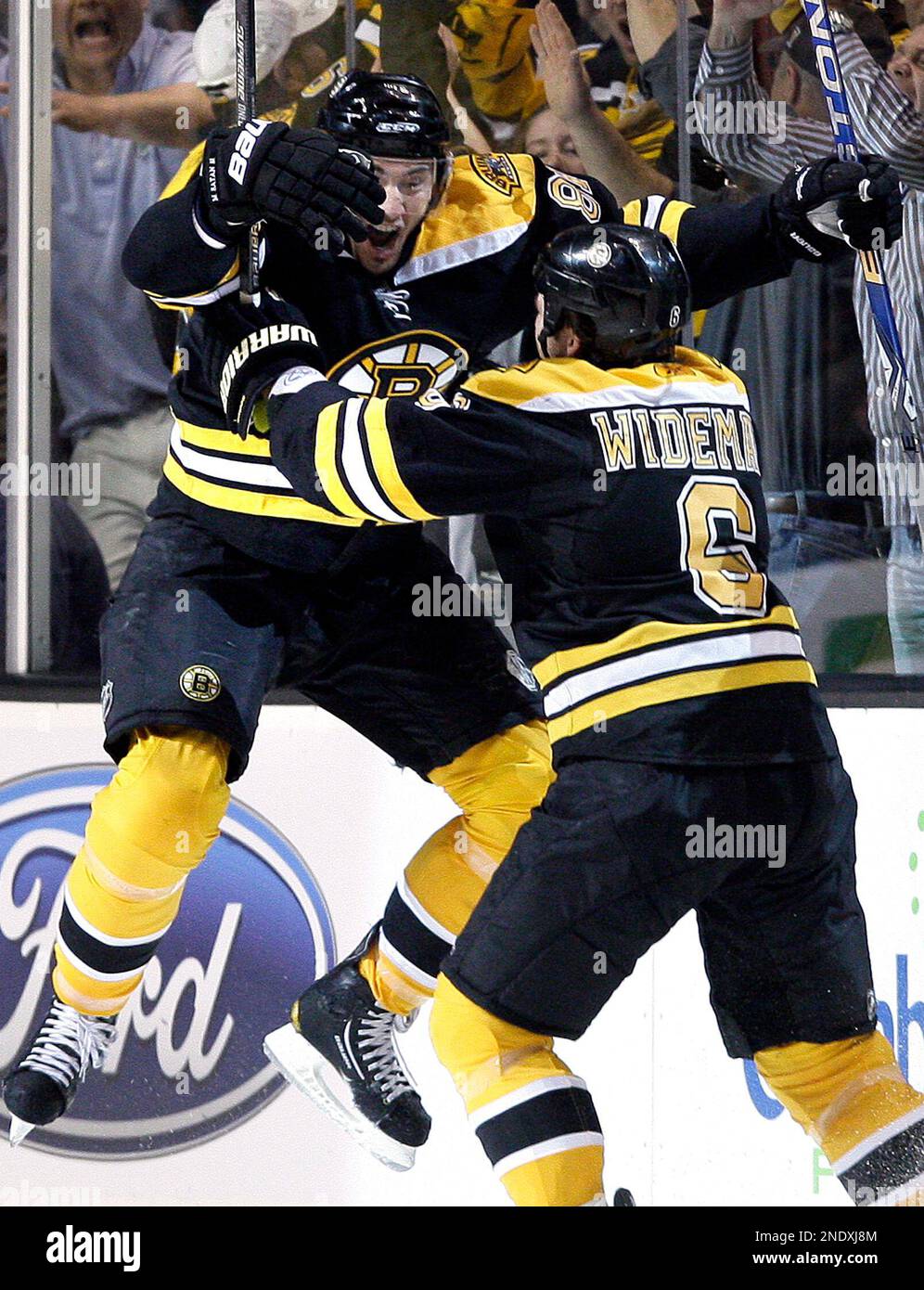 Boston Bruins right wing Miroslav Satan (81) celebrates his winning ...