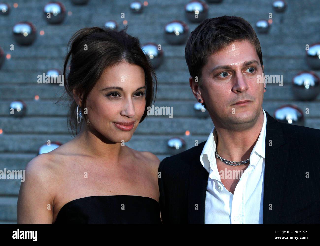 Singer Rob Thomas and his wife Marisol Thomas attend the Vanity Fair ...