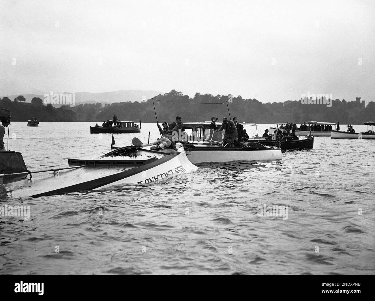 Rescue attempts at the wreckage of Miss England II after Sir Henry ...