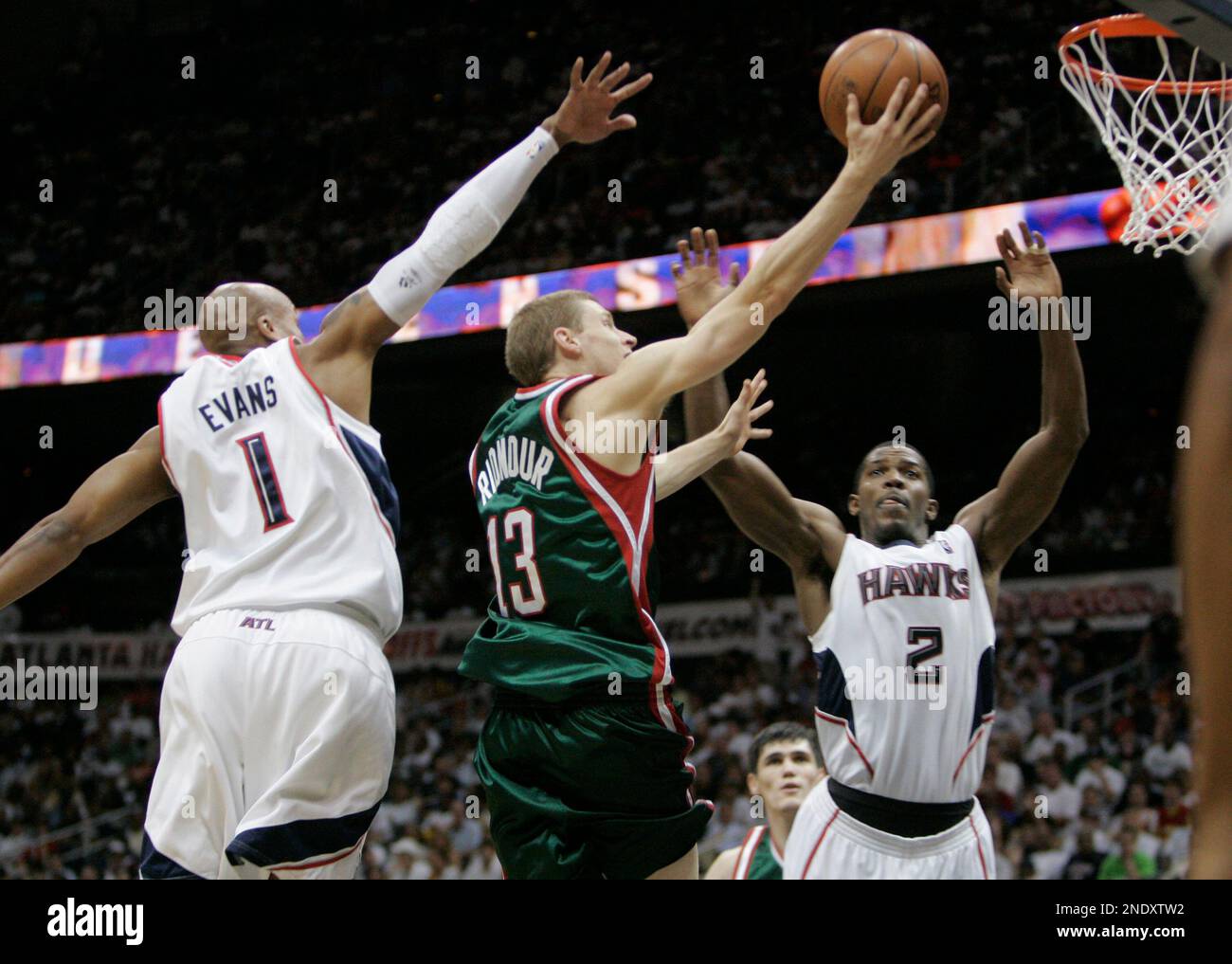 Milwaukee Bucks guard Luke Ridnour (13) splits the defense of Atlanta ...