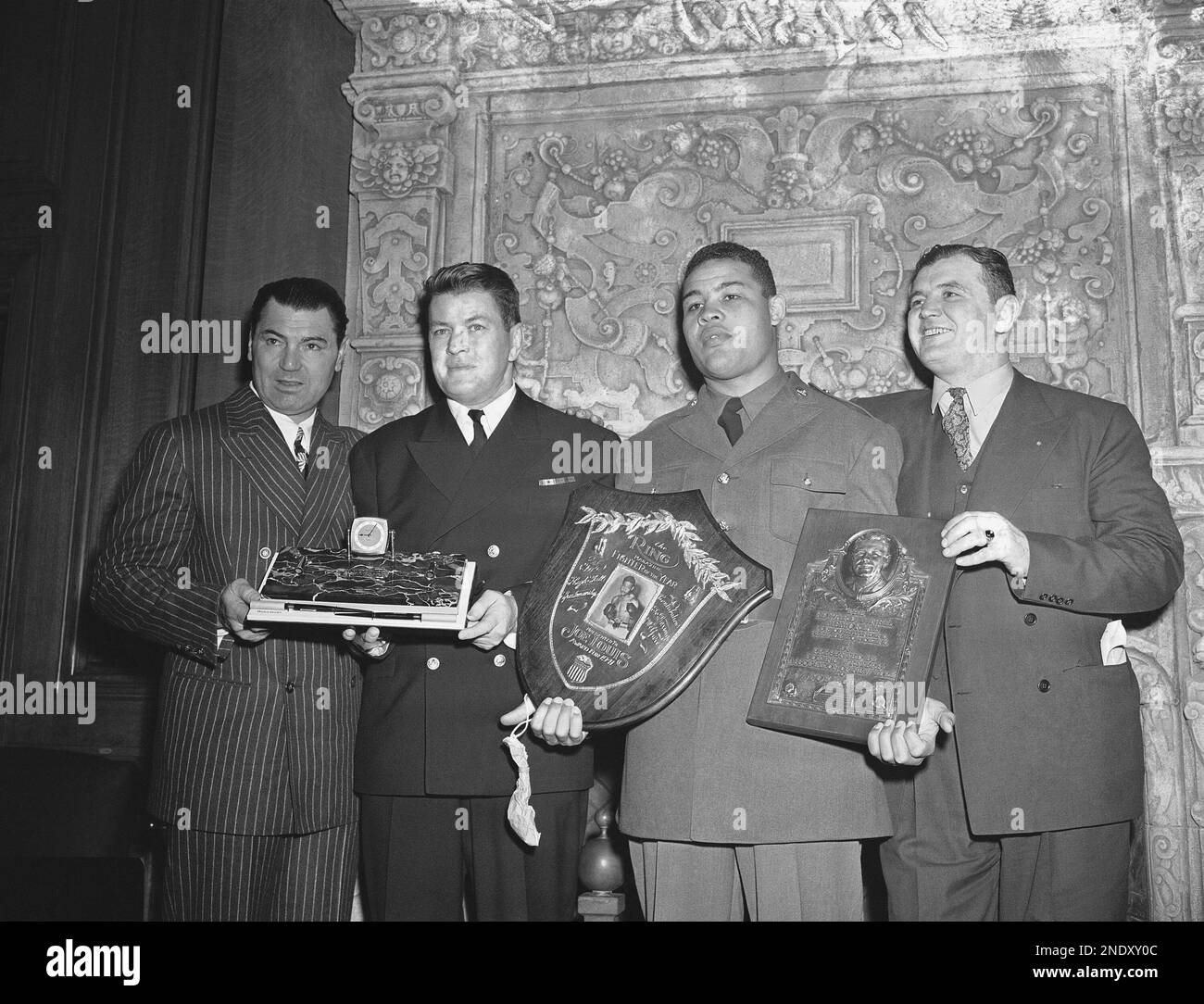 Getting together at the New York Boxing Writers’ Association Dinner on ...