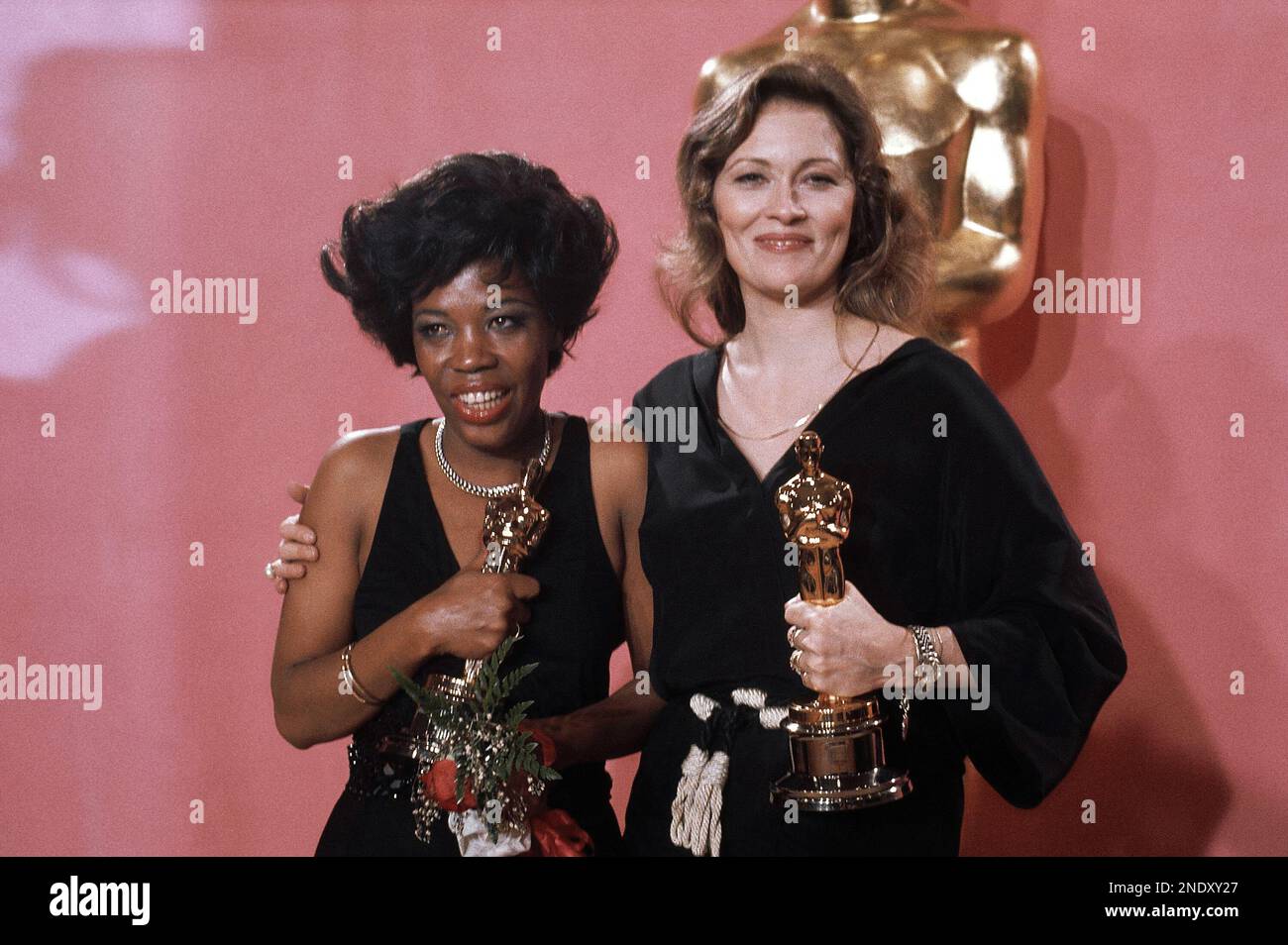 Faye Dunaway, right, holds the Oscar she won for best actress in ...
