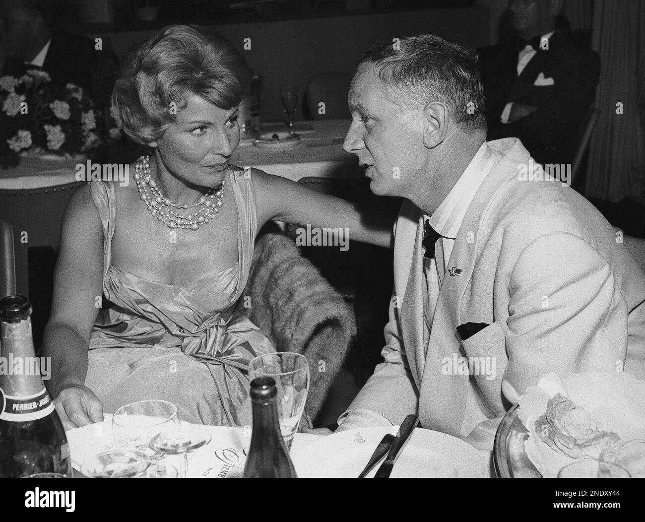 Czech actress Winnie Markus and German director Helmut Kaeutner talk on ...