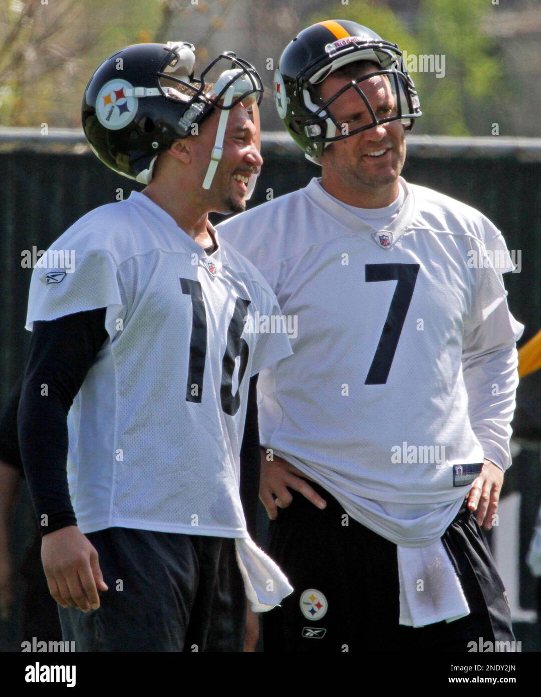 Pittsburgh Steelers quarterback Ben Roethlisberger (7) and backup ...