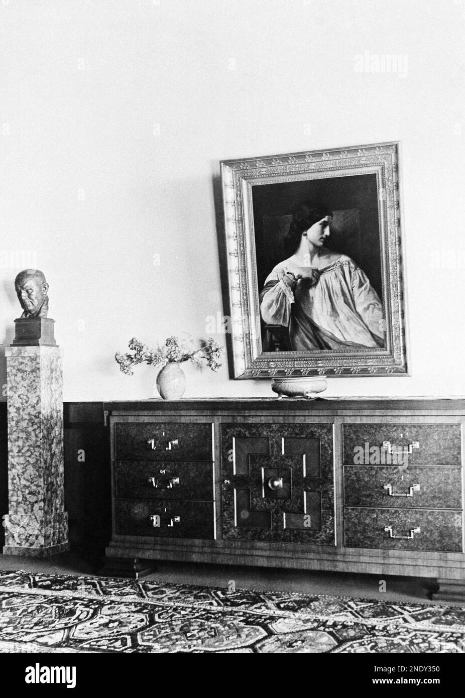 These objects of art are among those in the Great Hall of the German ...