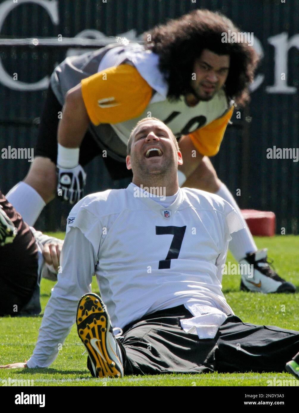 Pittsburgh Steelers quarterback Ben Roethlisberger (7) participates in ...