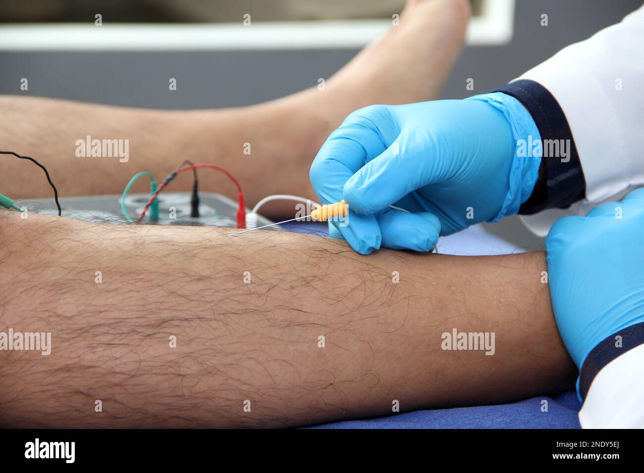 Electromyography in the lower limbs, graphic recording technique of the ...