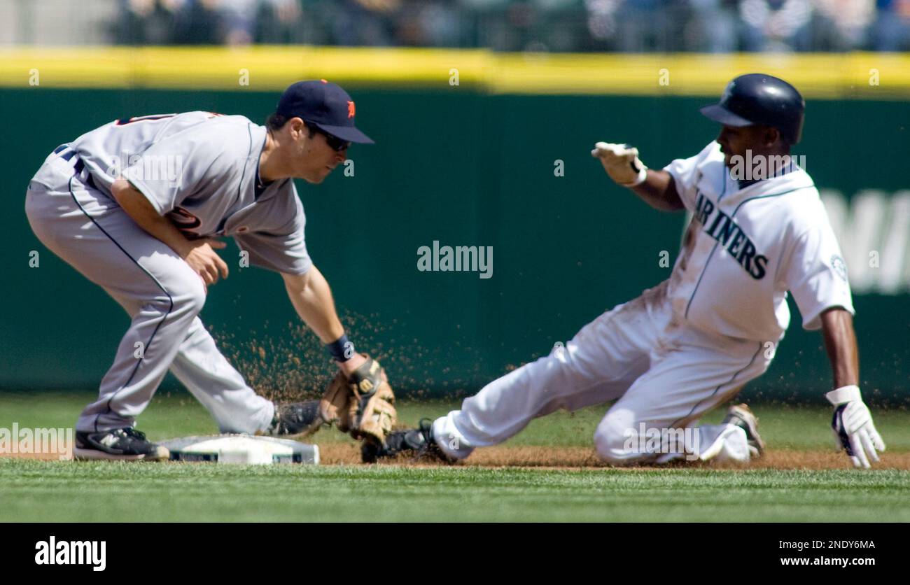Detroit Tigers' second baseman Scott Sizemore, left, tags out Seattle ...