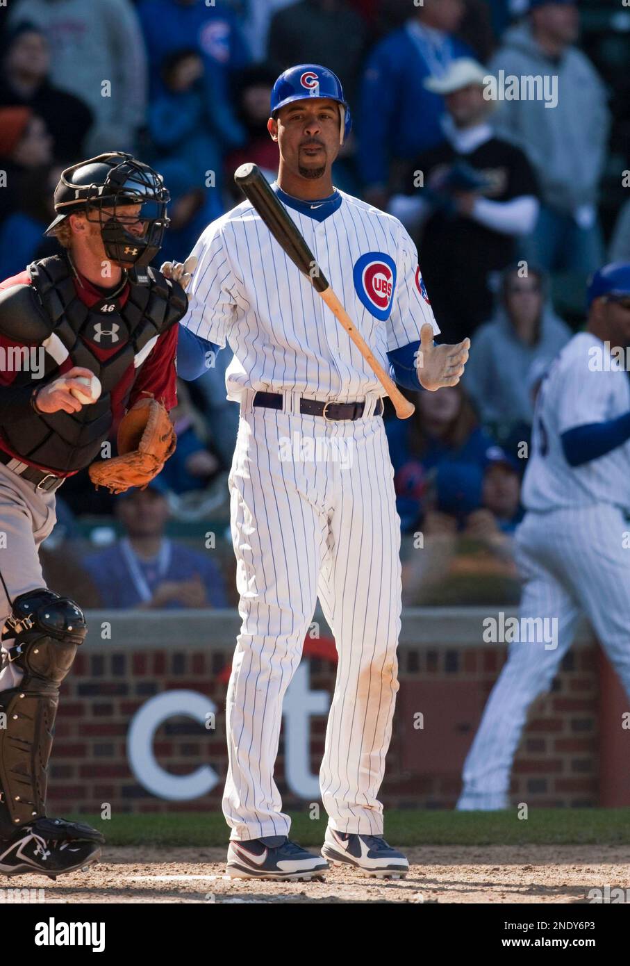 Chicago Cubs' Derrek Lee reacts after striking out to end game while ...