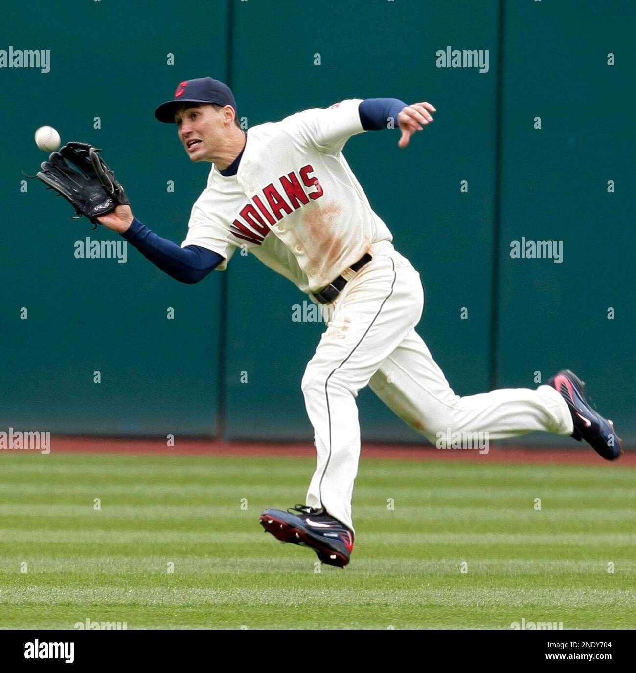 Cleveland Indians center fielder Grady Sizemore catches a fly ball hit ...