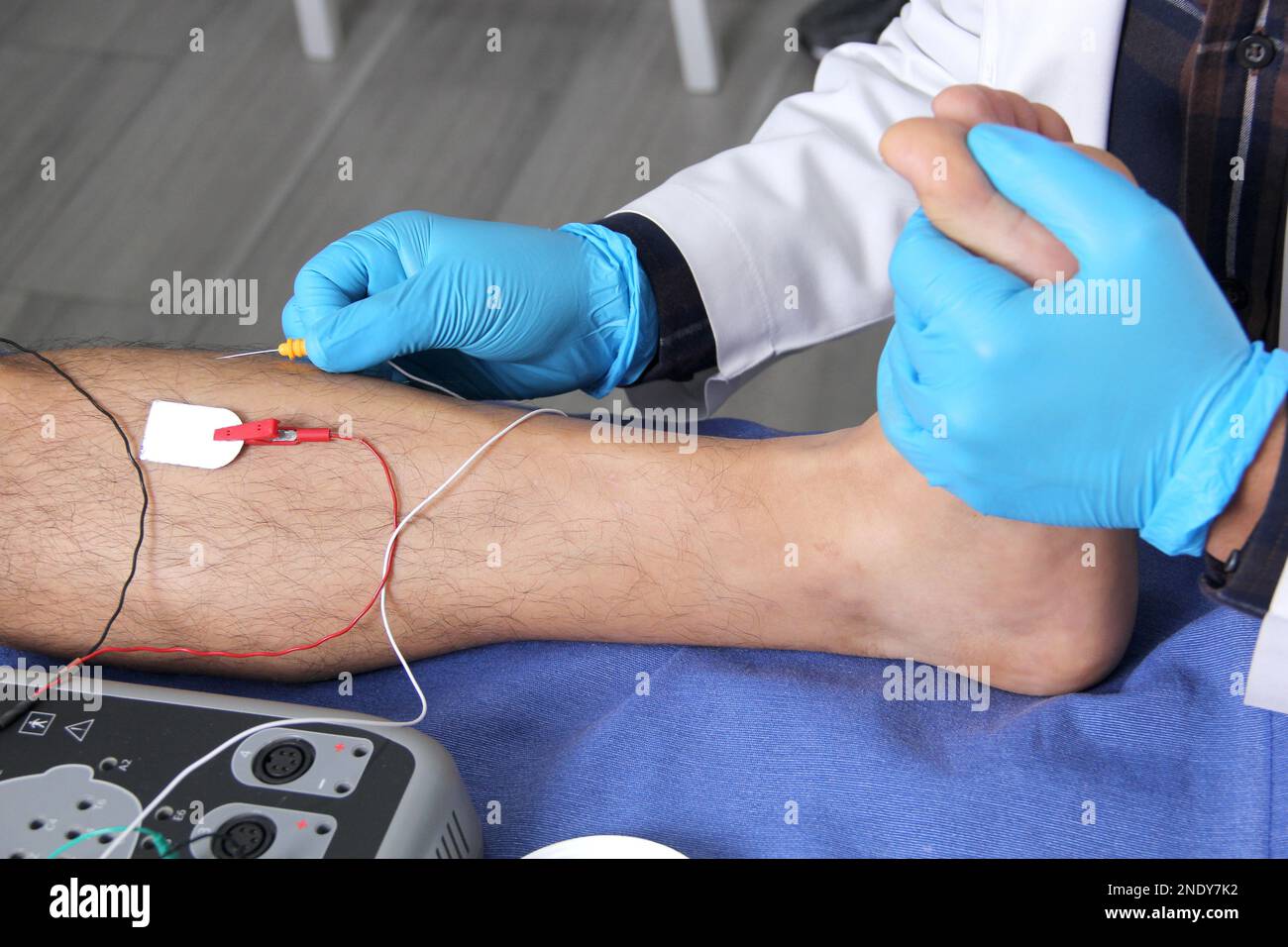 Electromyography in the lower limbs, graphic recording technique of the ...