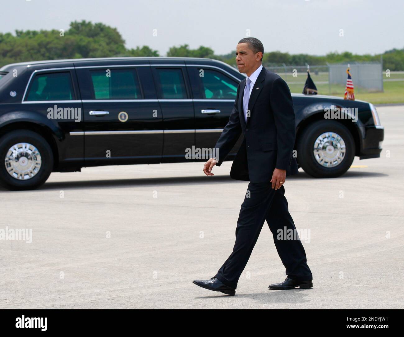 President Barack Obama walks to his limousine after leaving Air Force ...