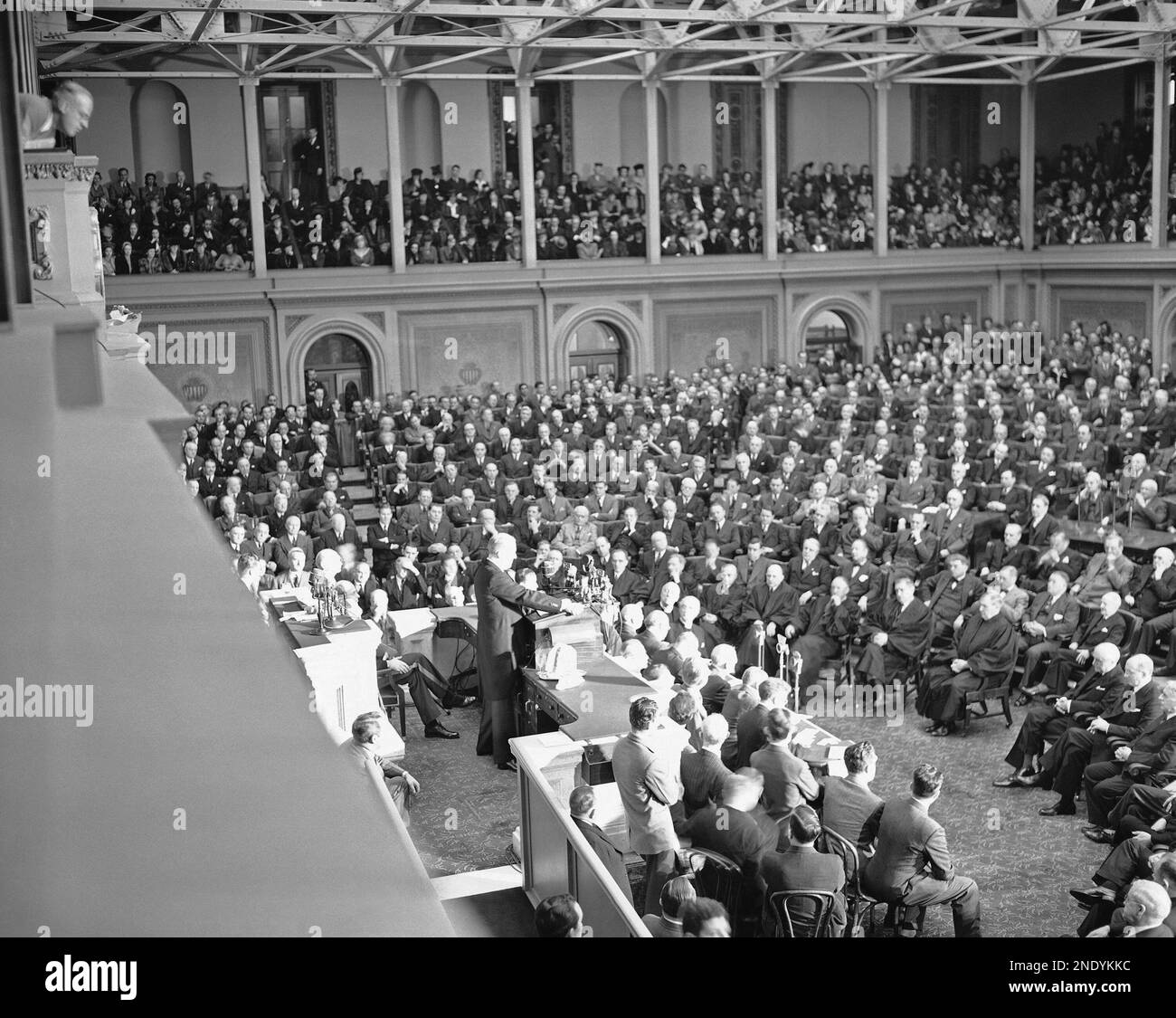 Tense faces of Congressmen, cabinet members, Supreme Court justices ...
