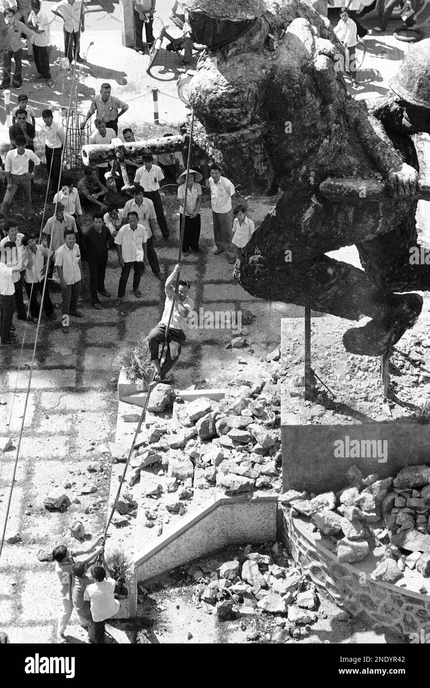 Huge ARVN war memorial at Lam Son Squares facing Saigon National ...