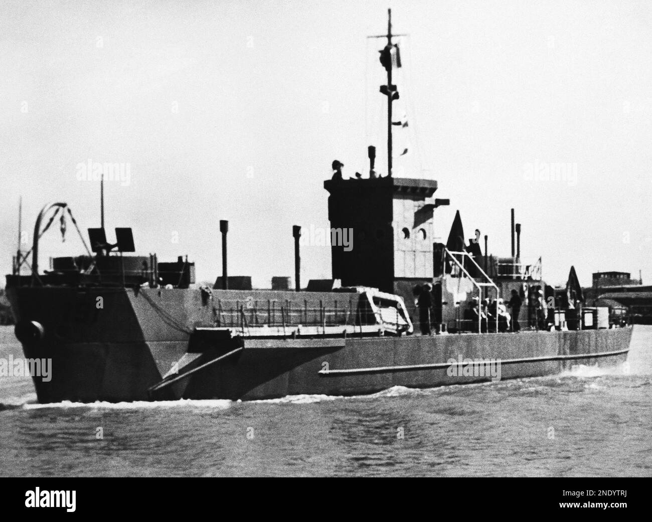 The United States Navy’s new LCI troop carrying barge, moves through ...