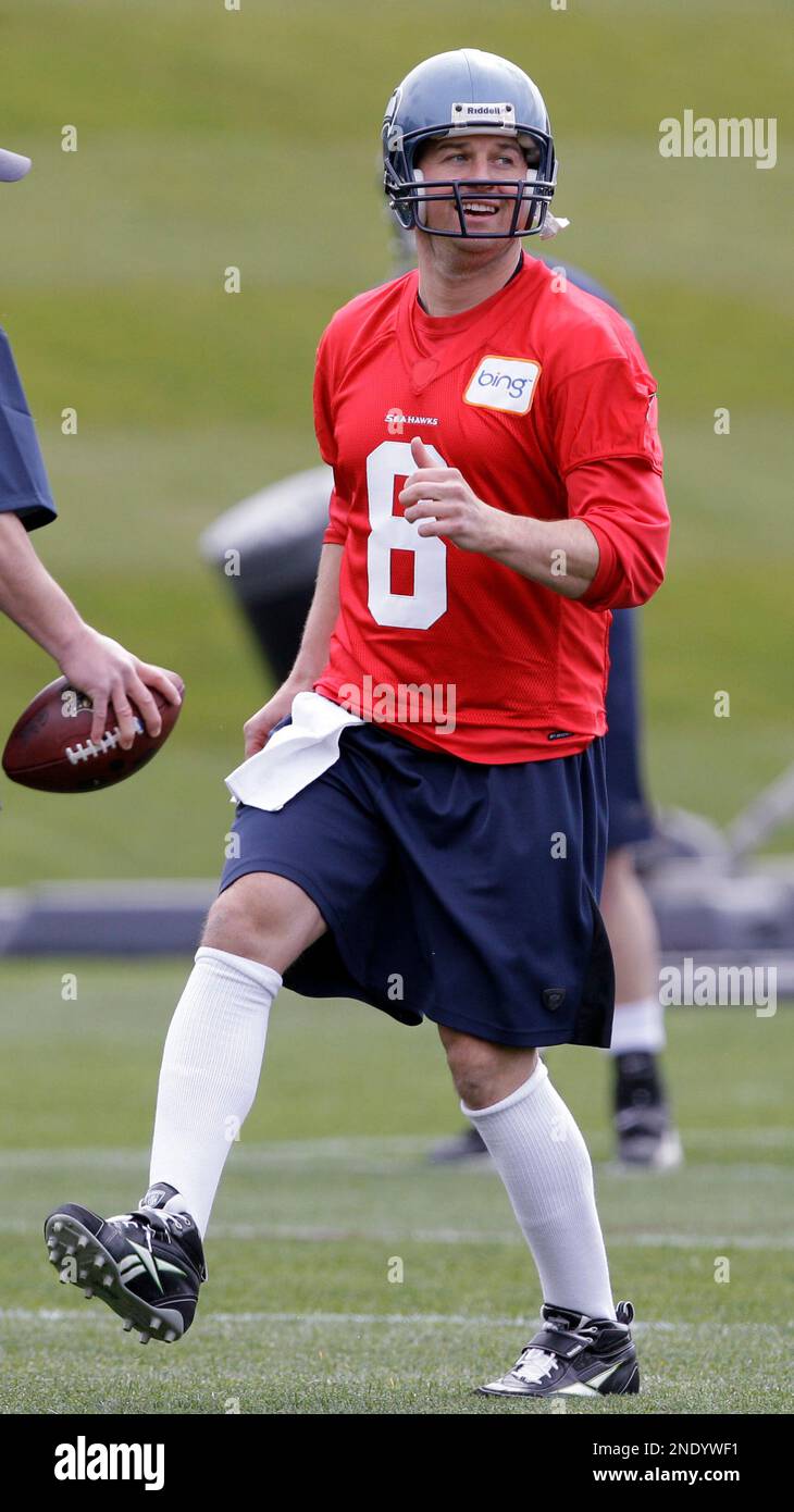 Seattle Seahawks quarterback Matt Hasselbeck runs through a drill ...