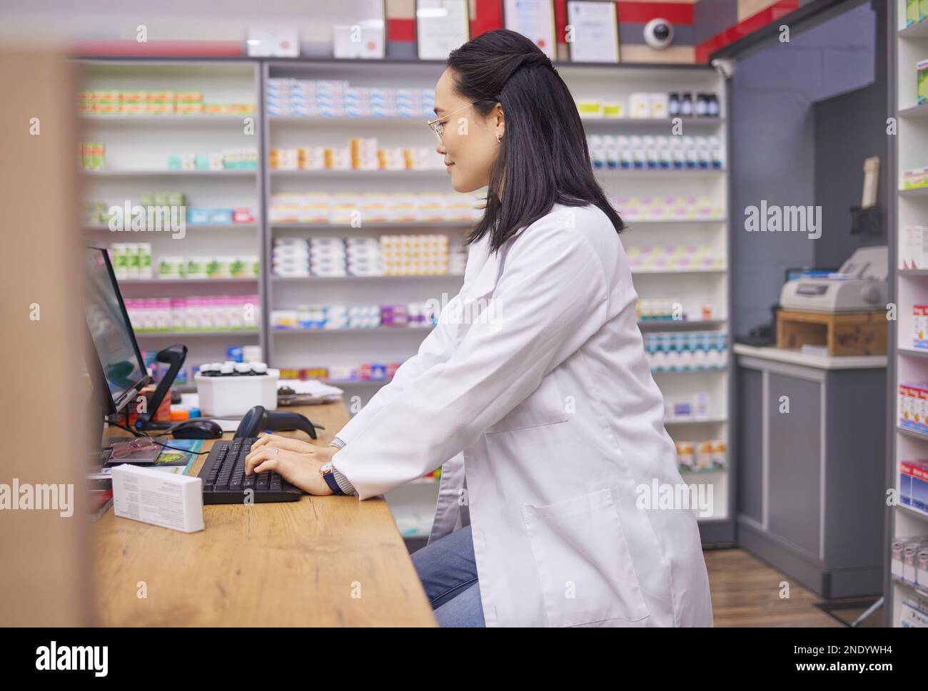 Japan pharmacy store hi-res stock photography and images - Alamy